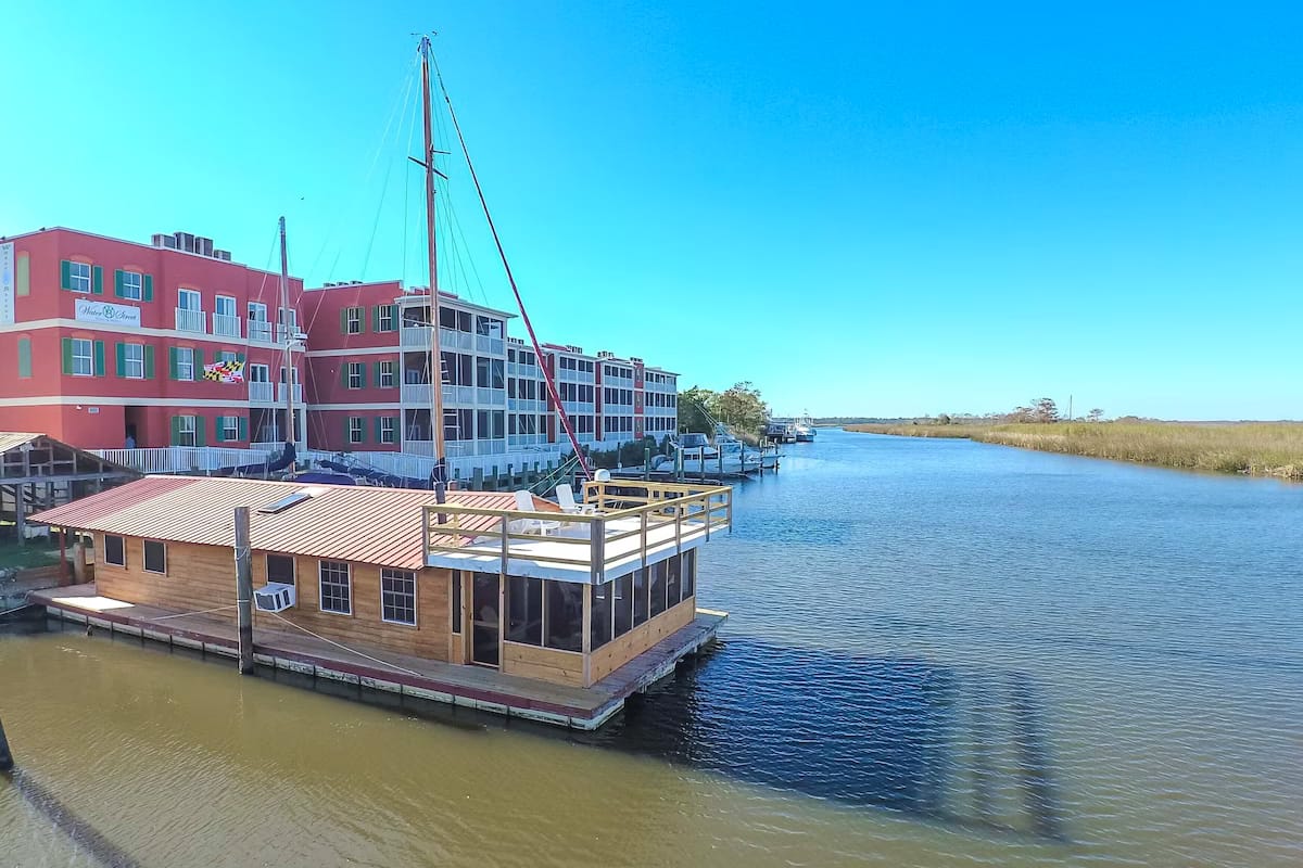 A unique Apalachicola houseboat