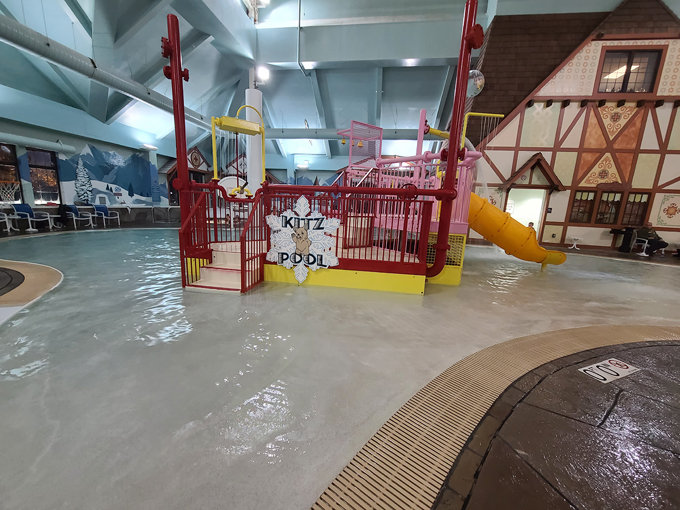 avalanche bay indoor waterpark 7