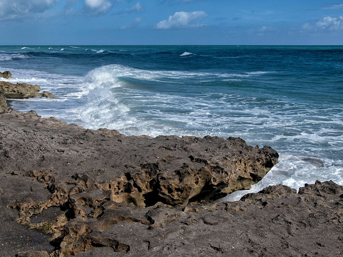 blowing rocks preserve 2