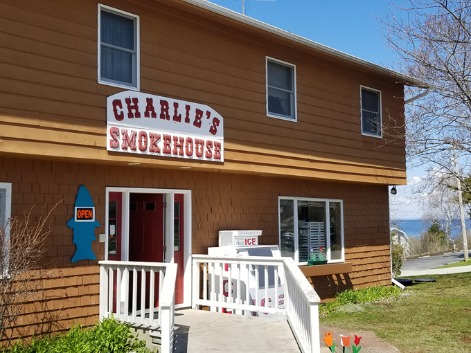 Charlie&rsquo;s Smokehouse 1