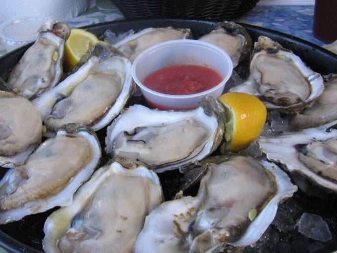 Hole in the Wall Seafood 9