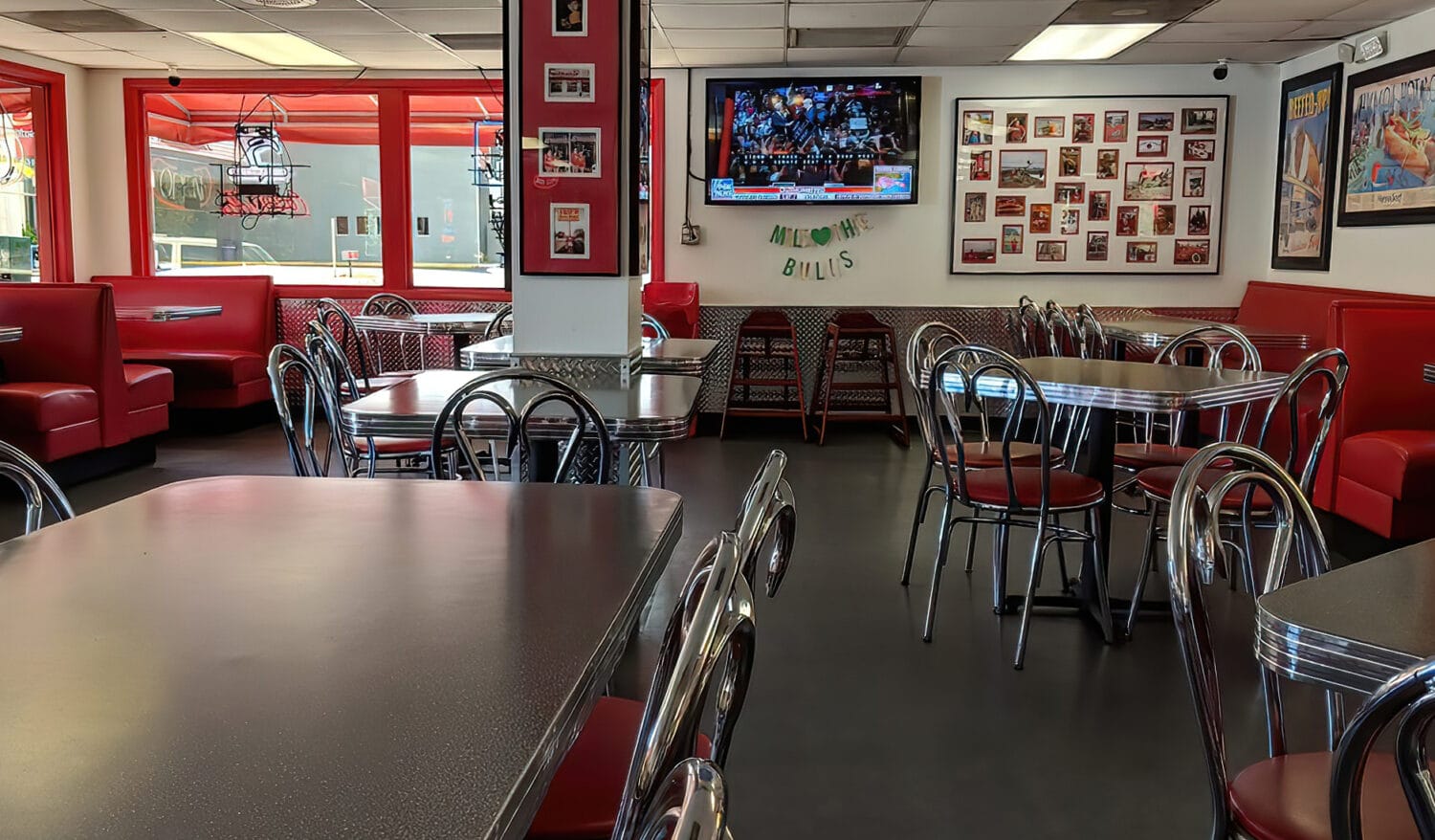 Mel&rsquo;s Hot Dogs 5