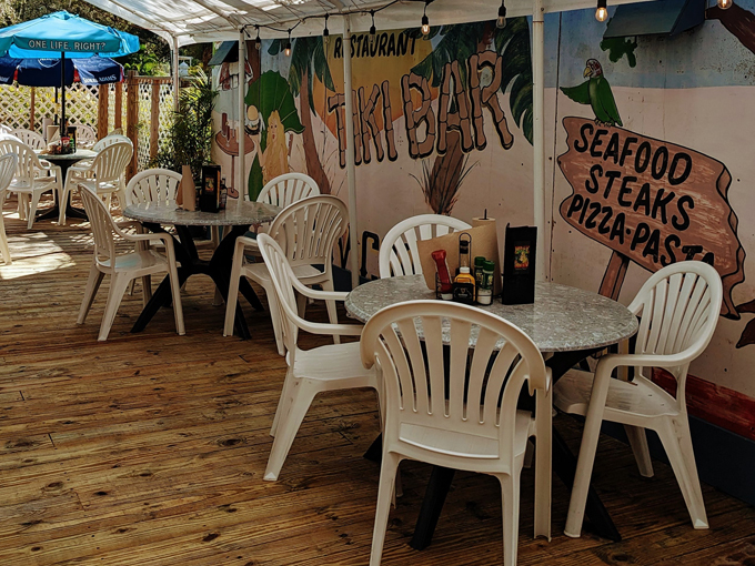 molly goodheads raw bar restaurant 3