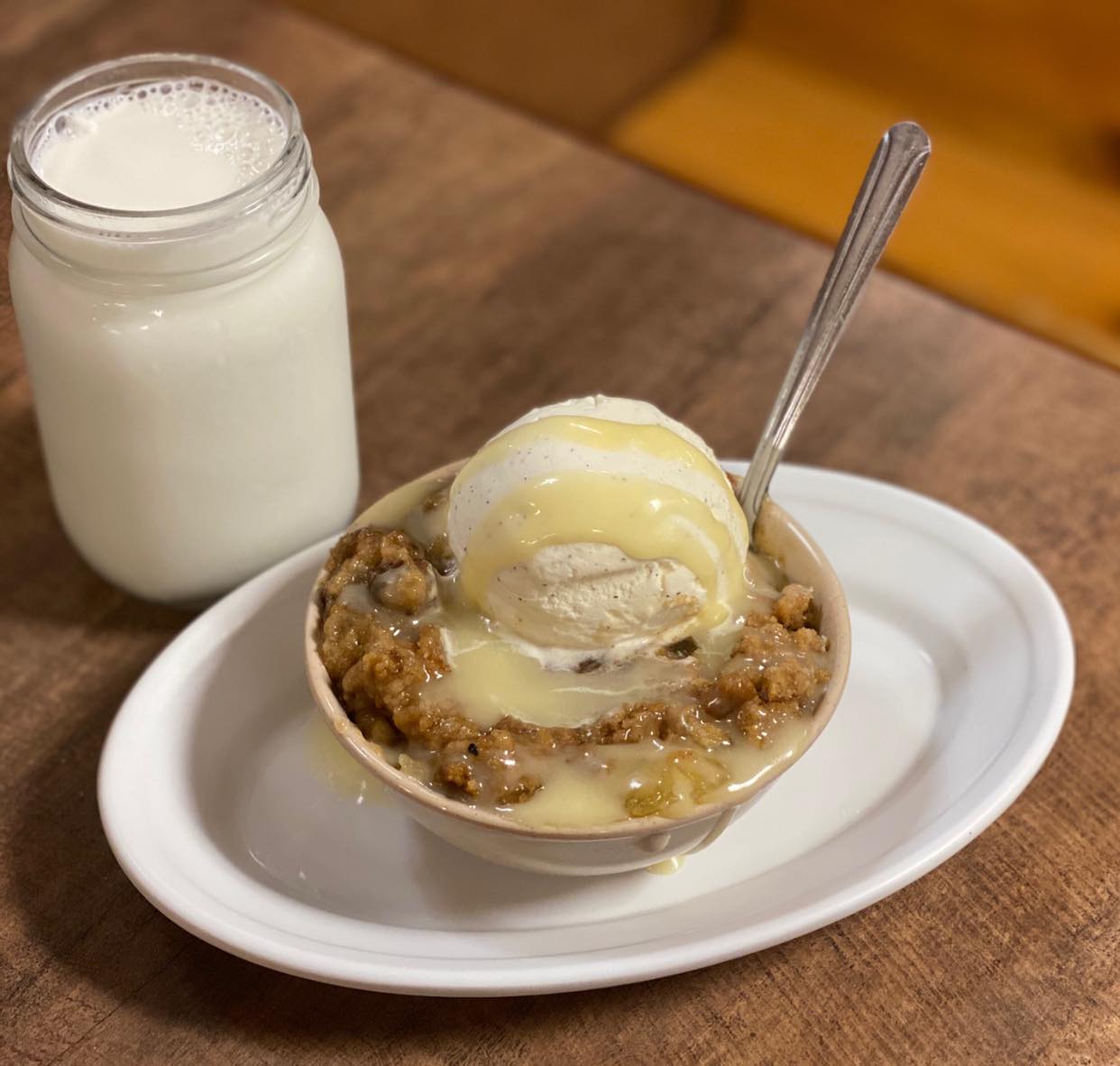 mouthwatering homemade apple crumb cake