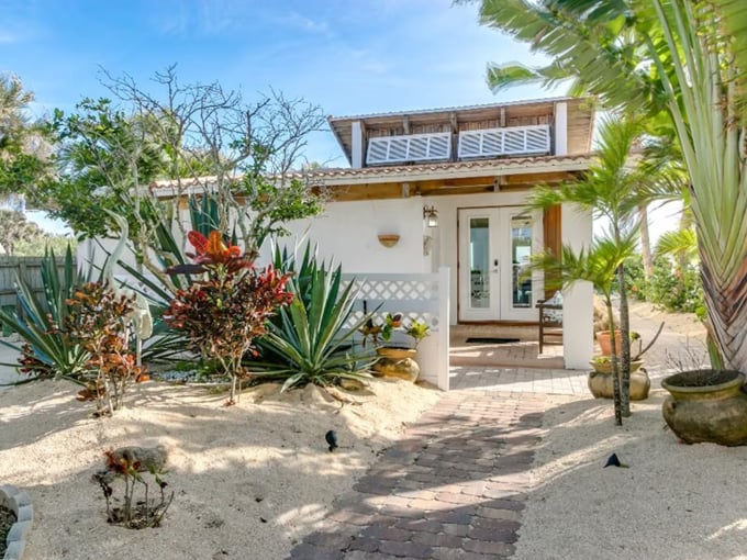 Oceanfront House Bungalow 10