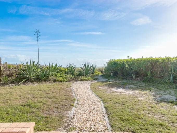 Oceanfront House Bungalow 6