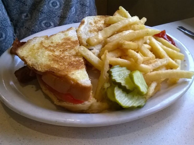 riverside family restaurant 3