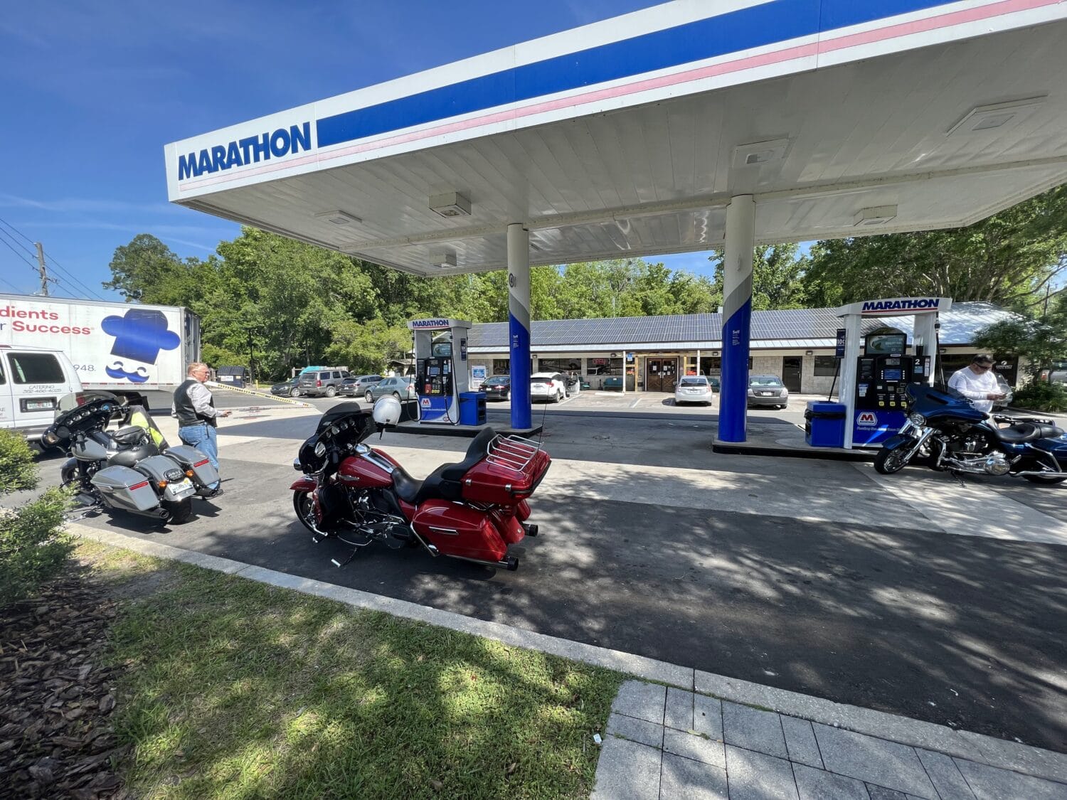 The exterior of Pearl Country Store.
