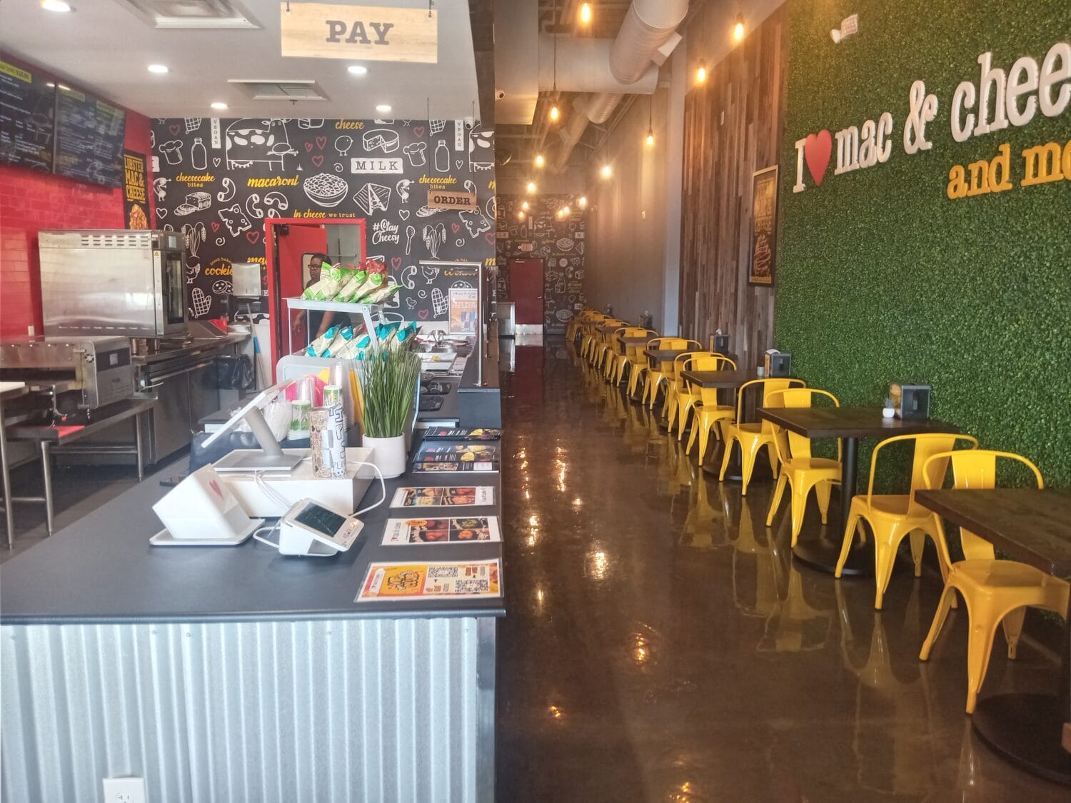 the inside of i heart mac cheese in fort lauderdale