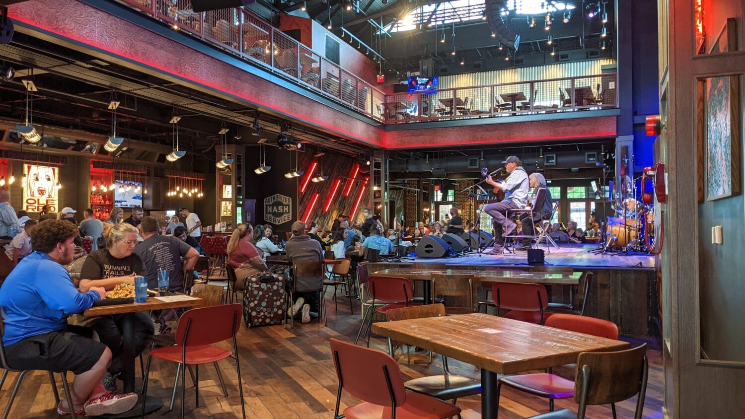 the restaurant full of customers enjoying their meal and the concert