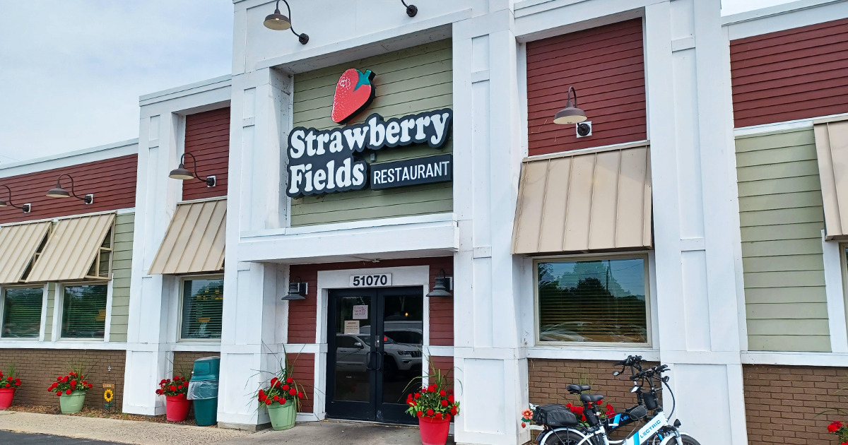 beatles themed restaurant michigan ftr