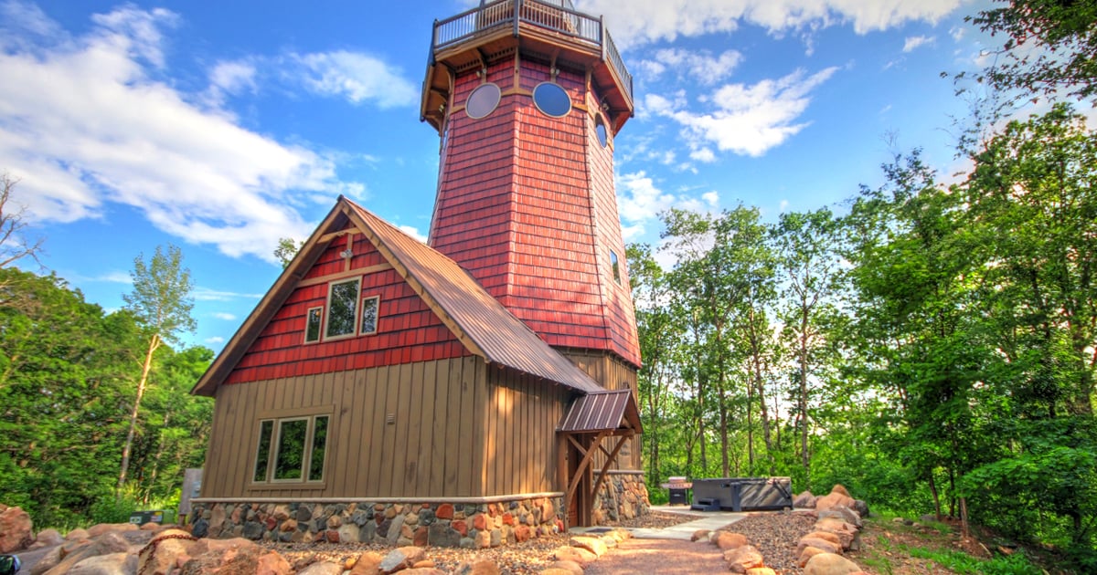 This 6-Story Lighthouse Rental In Minnesota Promises A Unique Seaside ...