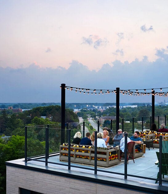 michigan hotel with bar ftr