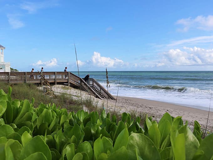 Florida&rsquo;s A1A delivers breezy boardwalk views, rolling waves, salty air, and that easygoing beach rhythm everyone understands instantly today here.