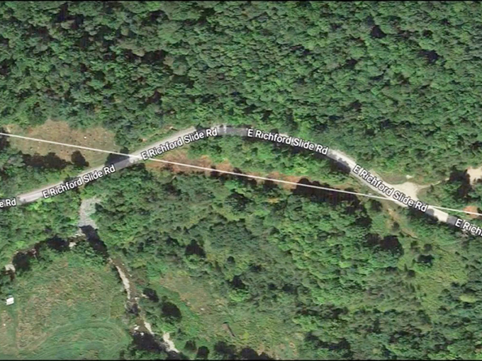 East Richford Slide Road from above – where mapmakers threw up their hands and said, "Let's make this interesting!"