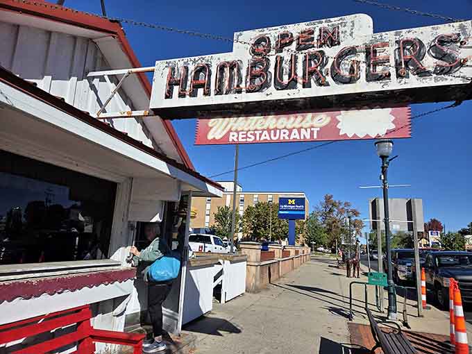 That vintage sign has been calling hungry travelers since 1935, and it's still working its magic today.