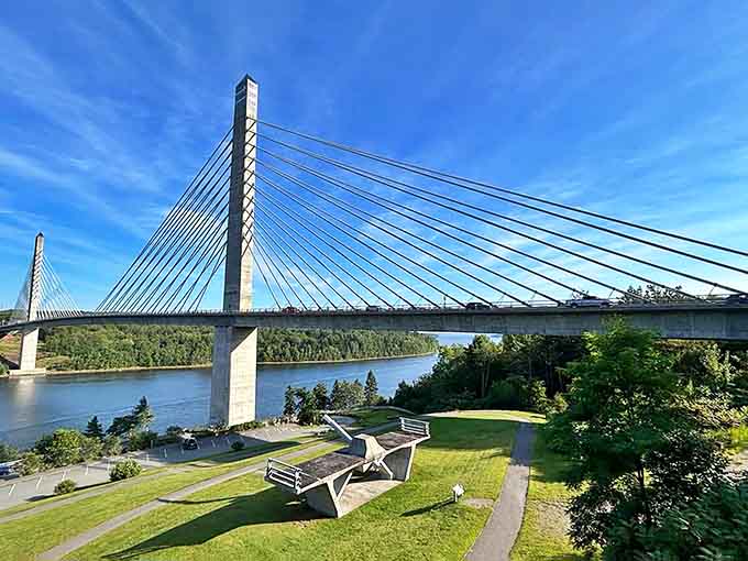That moment when a bridge decides being functional isn't enough and becomes a tourist destination too.