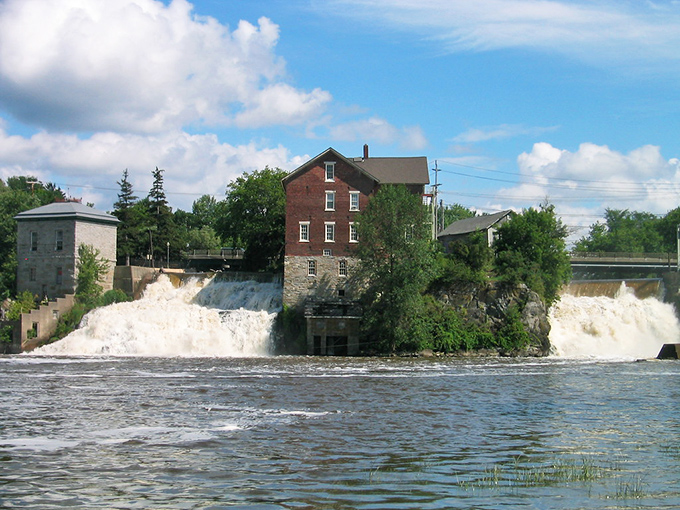 Vergennes Falls roars through the heart of town, a natural spectacle that once powered mills and now powers Instagram feeds.