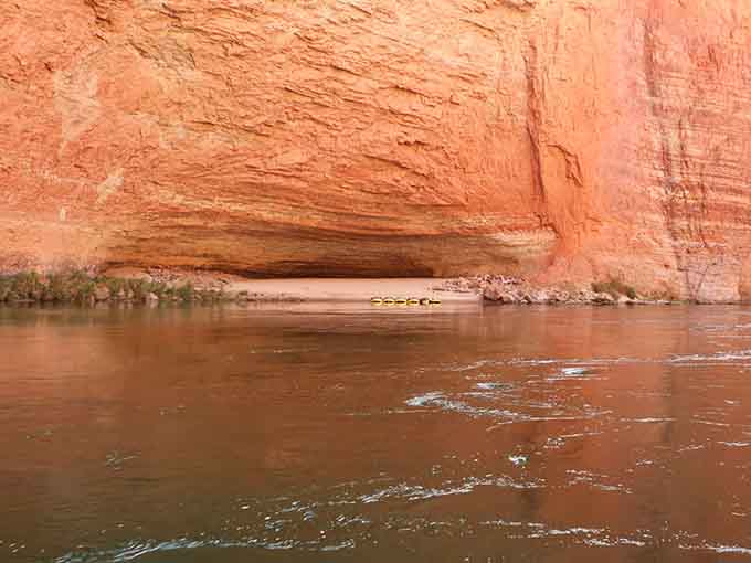 Mother Nature really outdid herself here, creating a space that's equal parts playground, museum, and architectural marvel.