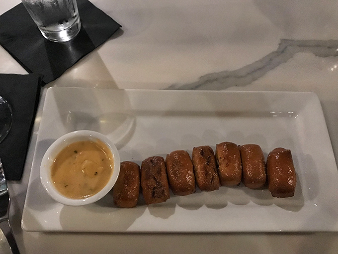 Sophisticated small bites that satisfy: These perfect pretzel bites come with a sauce worth savoring to the last drop.