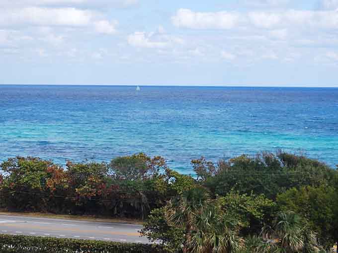 SR A1A in Boca Raton combines coastal beauty with that unmistakable South Florida sophistication and year-round sunshine.