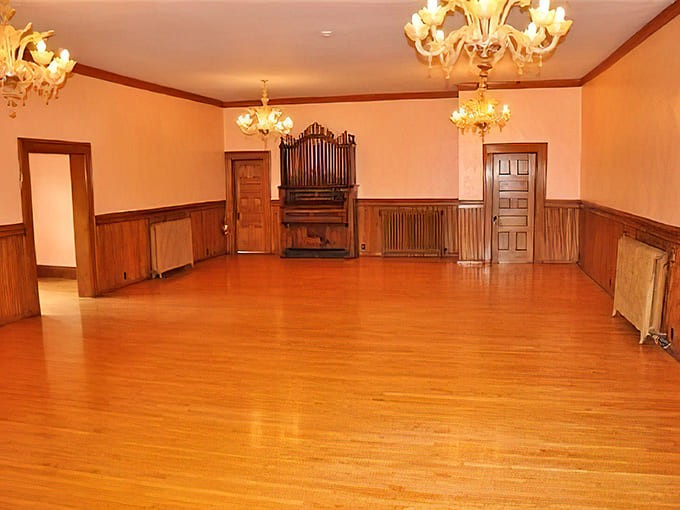 The ballroom's original pipe organ adds authentic Victorian ambiance, though karaoke nights would really test its versatility.