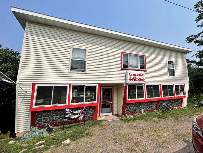 The Keweenaw Agate Shop showcases Lake Superior's geological treasures, from colorful agates to ancient rocks polished smooth by endless waves.