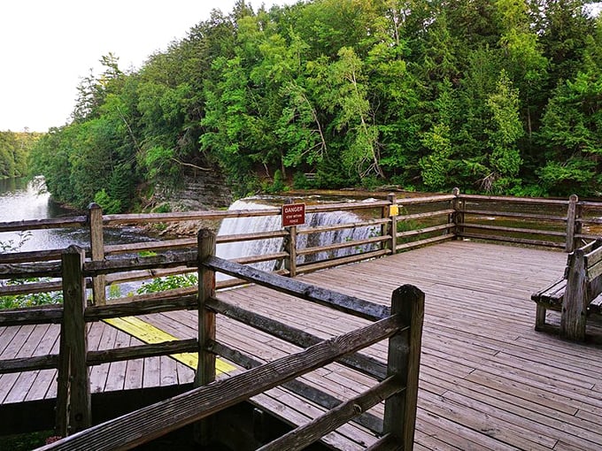 This thoughtfully designed platform brings visitors face-to-face with nature's power while keeping soggy shoes to a minimum.