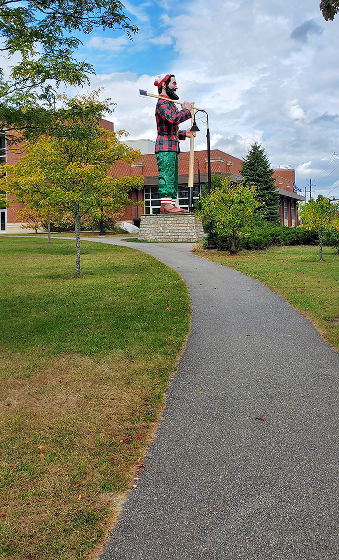 The careful landscaping around the statue creates a park-like setting that invites visitors to linger and enjoy.