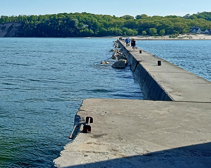Waterfront accommodations offer the luxury of waking up to Lake Michigan views that make hotel art completely unnecessary.