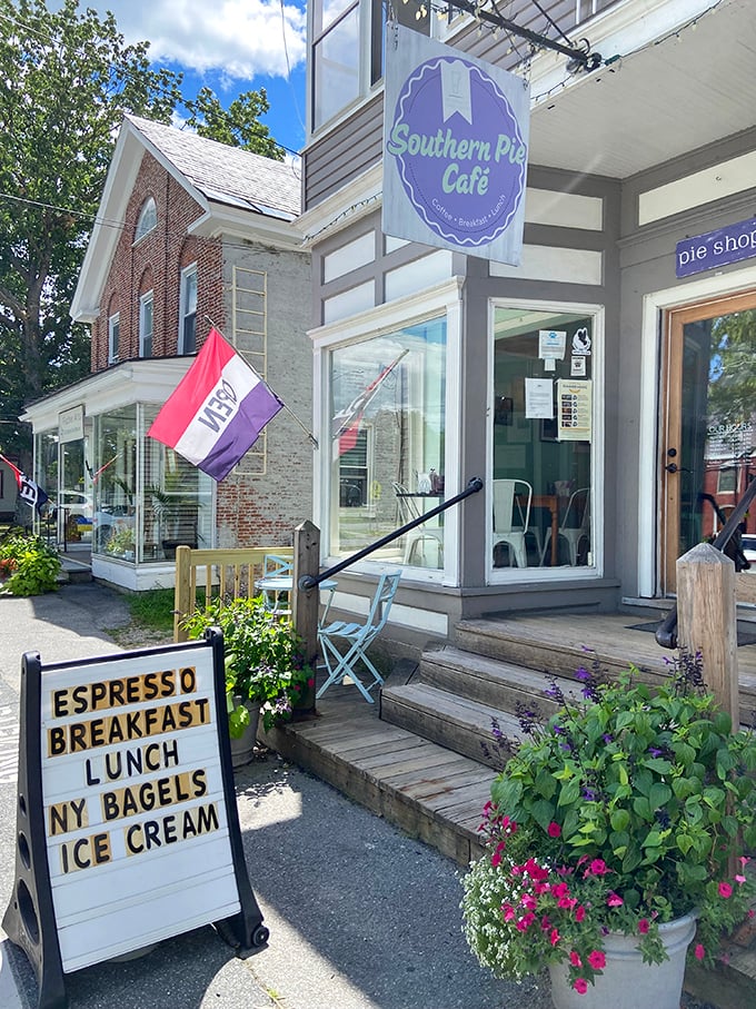 Southern Pie Caf&eacute; brings a taste of down-home cooking to New England, with a cheerful storefront that promises sweet and savory delights inside.
