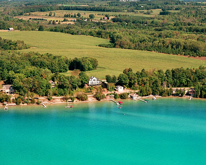 Waterfront accommodations that frame postcard-worthy views, wake up to this and suddenly Monday morning meetings seem very far away.