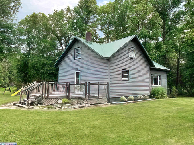 This charming roadside cabin offers weary Highway 1 travelers a cozy respite, where porch swings and pine-scented breezes await.