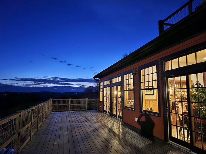 As twilight falls, the restaurant glows with invitation. The kind of view that makes you pause mid-conversation just to appreciate it.