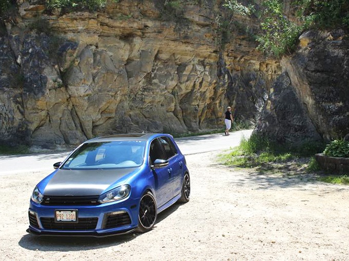 This sporty blue car represents exactly what the cut's creators envisioned – effortless passage through what was once an insurmountable barrier.