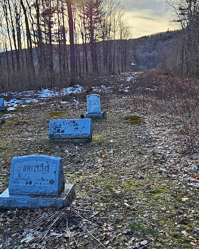 These silent stone witnesses have watched countless travelers accidentally visit Canada and return home, all within a minute's drive.