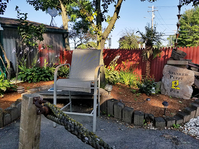 Multiple levels and plenty of seating mean there's always room for one more hungry friend at this party.