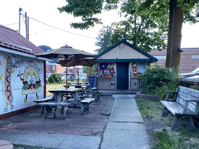 When Michigan weather cooperates, these picnic tables offer fresh air with your fresh food, casual dining at its most genuine.