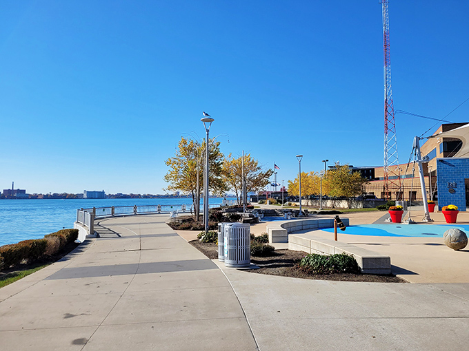 This view has launched a thousand Instagram posts &ndash; Detroit showing off its photogenic side where urban meets aquatic.