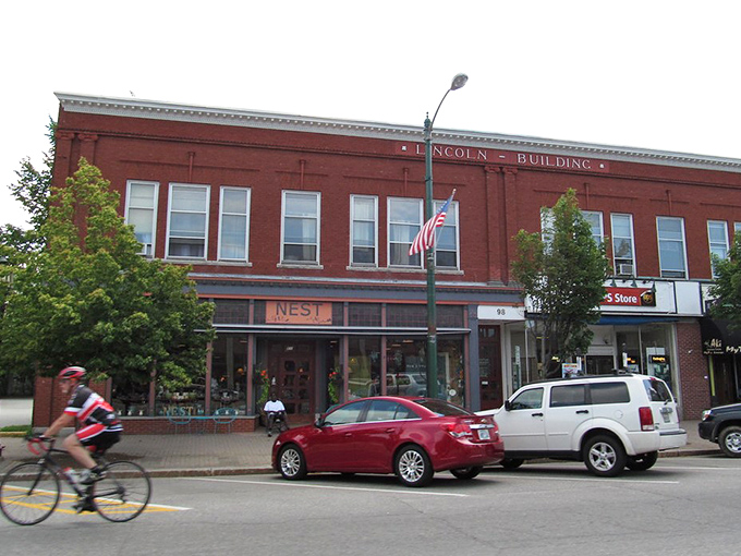 The Lincoln Building anchors downtown with its classic red brick fa&ccedil;ade &ndash; where history doesn't just live, it goes shopping.