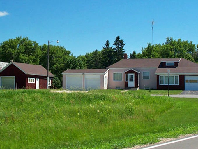 White clapboard houses with generous yards speak to the practical sensibilities of prairie living, where space stretches as far as the eye can see.
