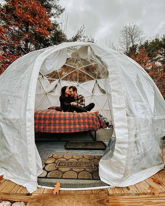 Cozy plaid blankets and intimate moments—this dome turns "getting away from it all" into "getting closer to what matters."