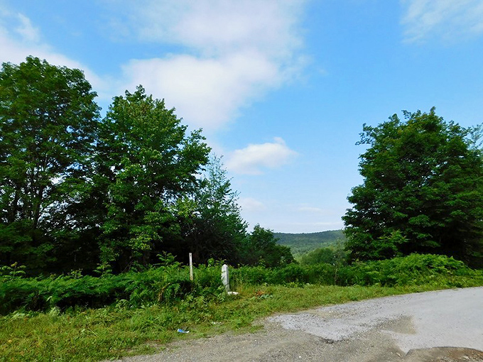 This unassuming marker does the heavy lifting of international diplomacy without breaking a sweat – talk about quiet confidence!
