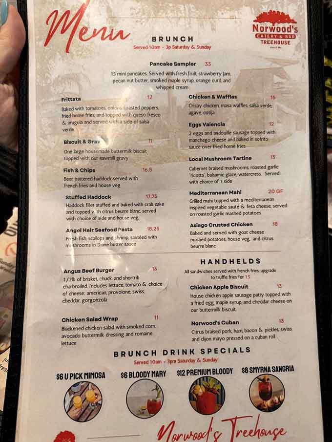 When your brunch menu includes stuffed haddock with crab cake AND lobster, you know someone in the kitchen is playing for keeps.