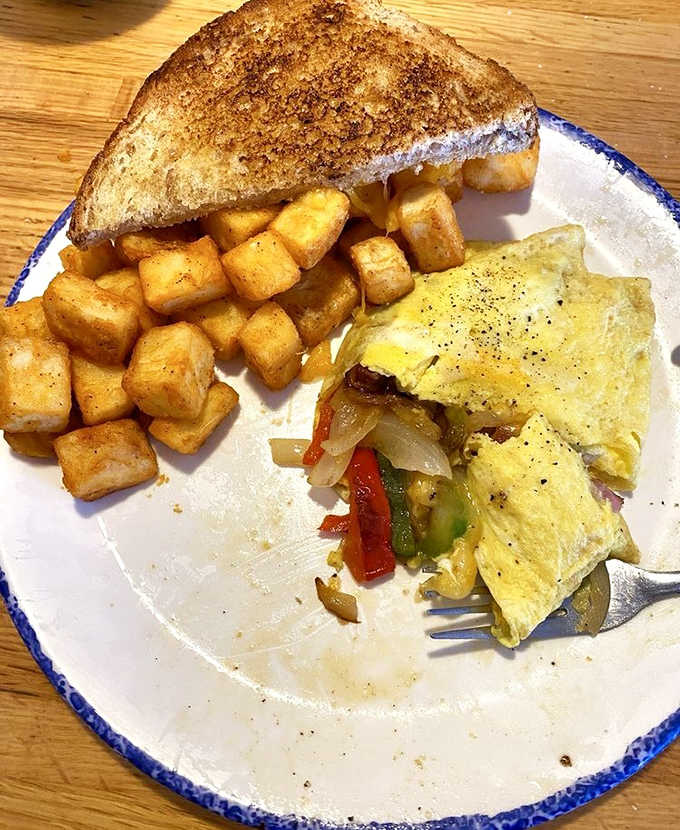 This Denver omelet isn't trying to reinvent breakfast – it's just executing it perfectly with fluffy eggs, fresh veggies, and those magical hashbrowns.