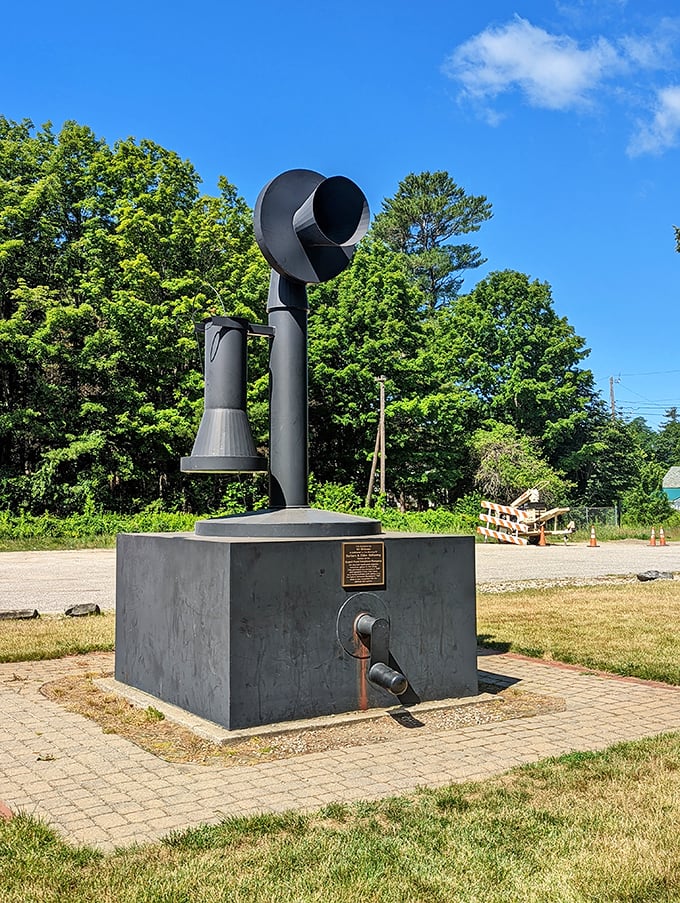4a. the world&rsquo;s largest telephone (bryant pondThe World's Largest Telephone stands tall in Bryant Pond, commemorating the town's distinction as America's last holdout for hand-cranked phone service.