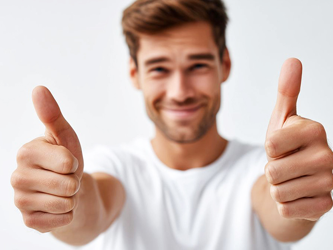 Double thumbs up &ndash; Maine's version of a standing ovation. Just add an "Ayuh" and you're practically a local!