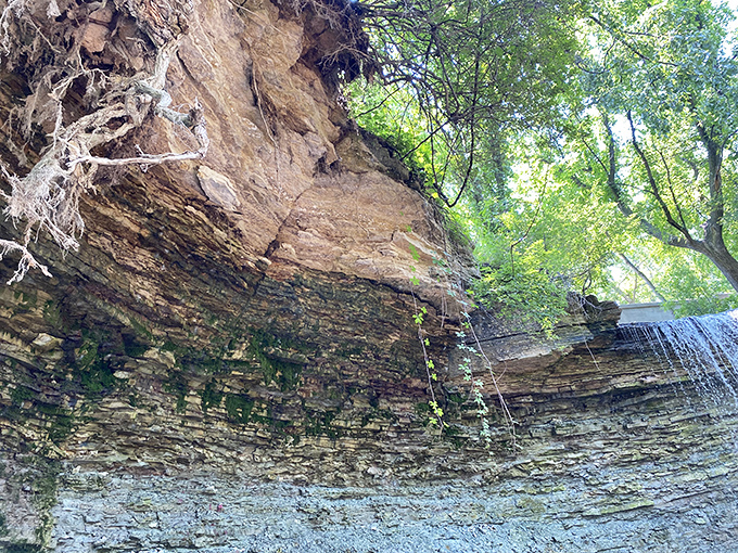 Mother Nature's architecture on full display &ndash; layer upon layer of ancient seabed now forms this dramatic rocky alcove.