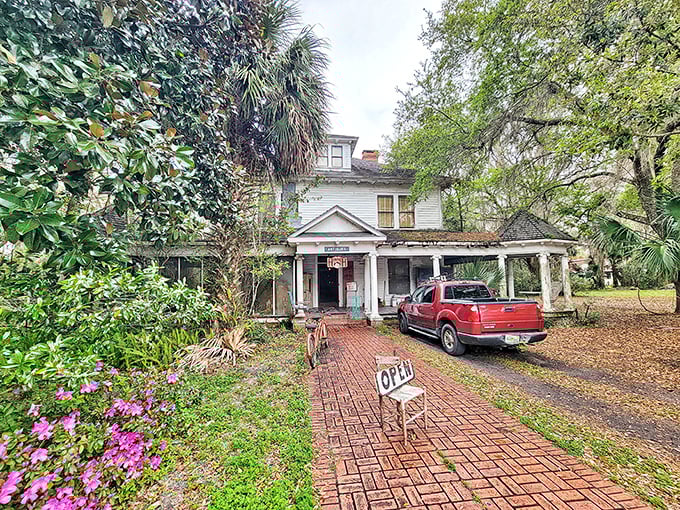 House of Hirsch Too Antiques: this charming cottage beckons with the promise of discoveries that won't be found in any big-box store.