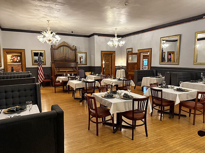 The dining room combines period charm with modern comfort, creating an atmosphere where history and gastronomy dance a perfect waltz.